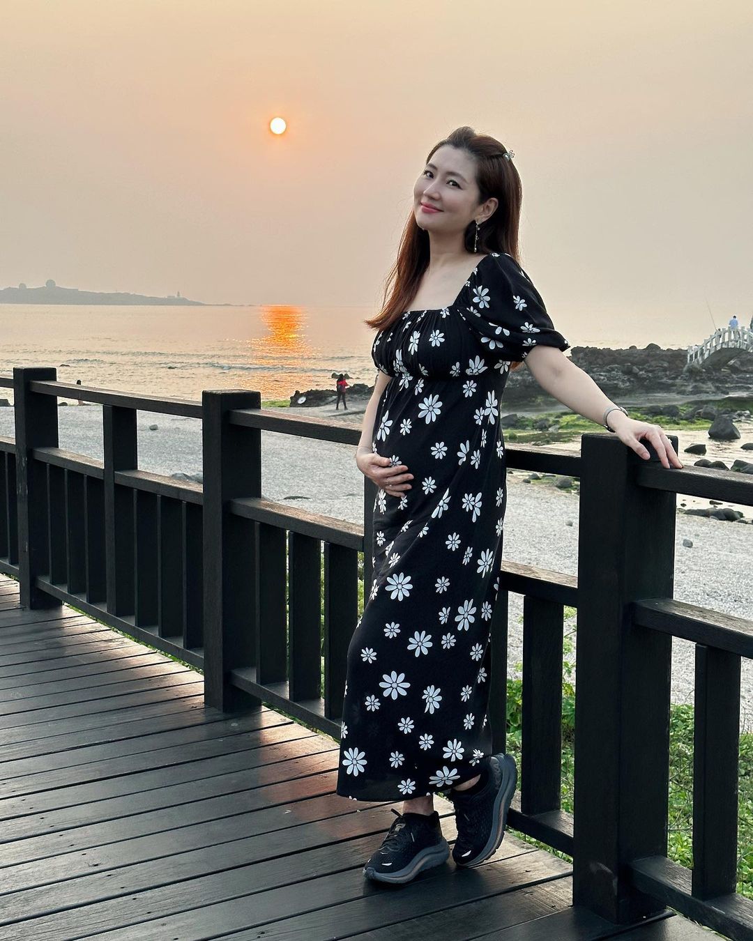 吐槽Ella嘴巴大曝男友昵称 Selina独爱S.H.E歌曲当胎教音乐 – 988